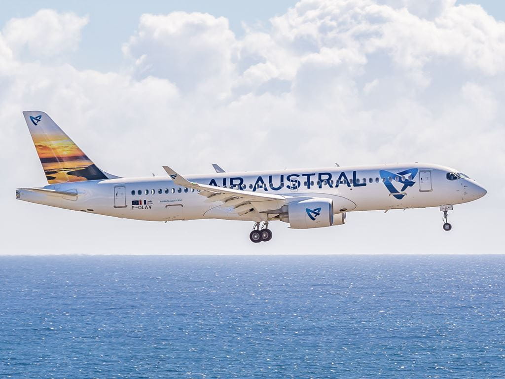 Nouvelles | Air Austral Enters Service With First Airbus A220 Aircraft ...