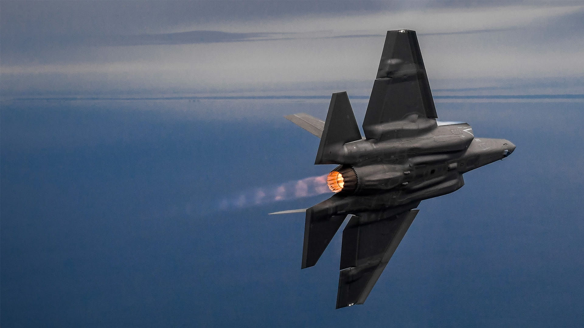 F-35 Power and Thermal Management System | Collins Aerospace