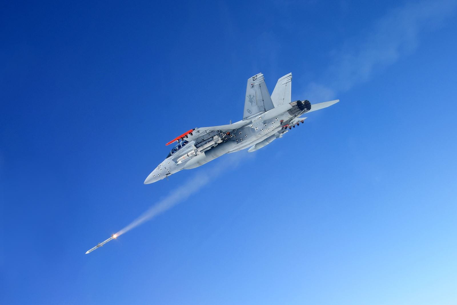 News | New AMRAAM F3R missile brings force modernization | Raytheon